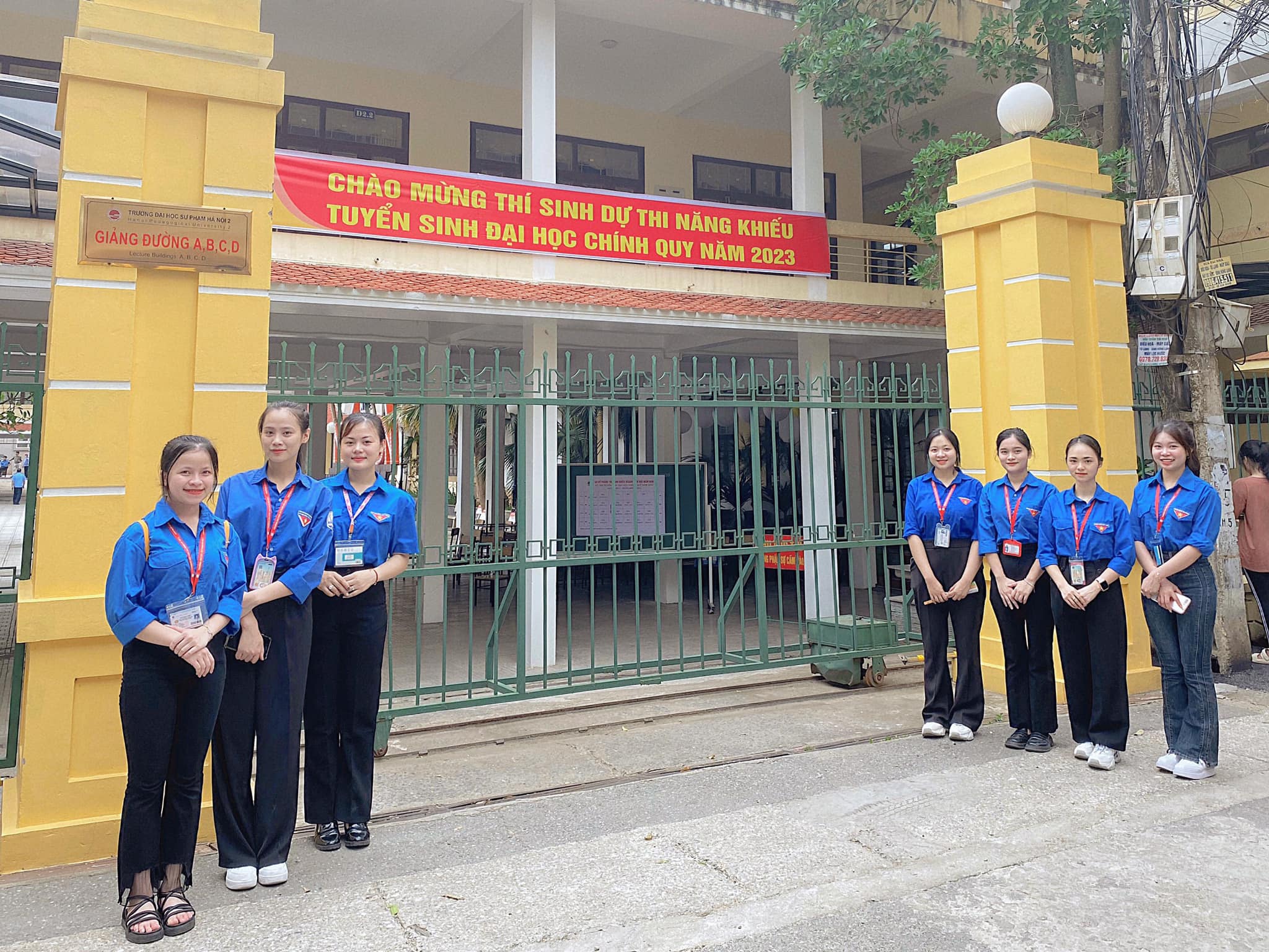 Sinh viên tình nguyện HPU2 tiếp sức mùa thi 2023